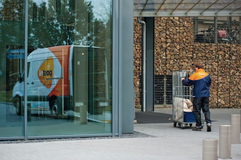 PostNL to stop shipping parcels to US over tariffs - DutchNews.nl