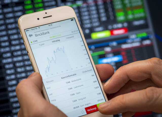 BinckBank gives up Dutch banking licence to merge with Saxo - DutchNews.nl