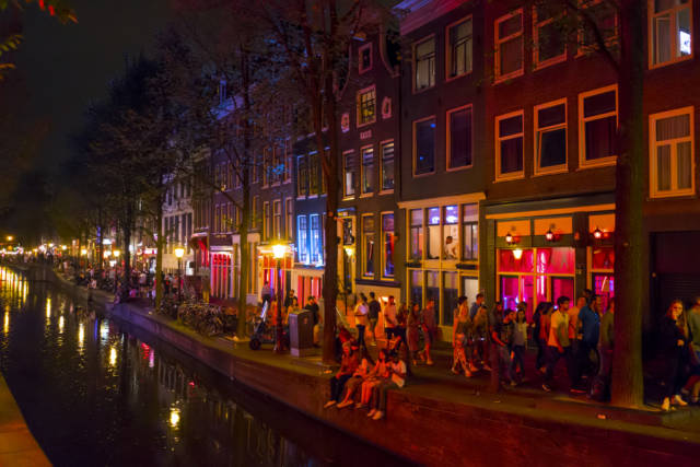 Amsterdam bans smoking cannabis outdoors in the red light district ...