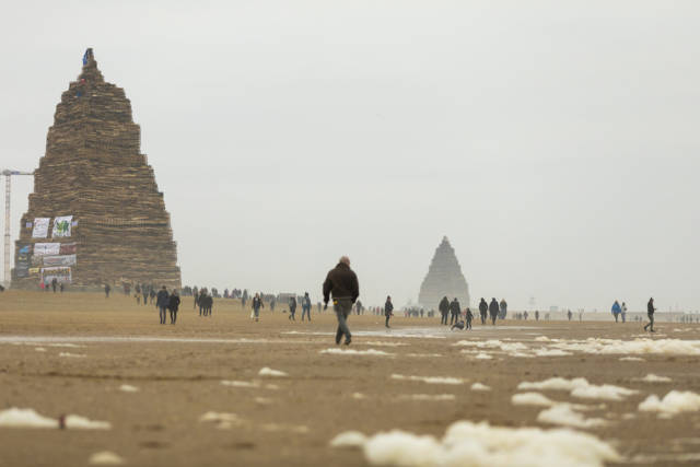 Scheveningen beach bonfire broke permit rules, mayor sets up inquiry ...