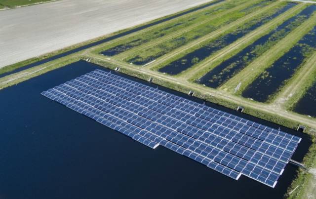 Floating solar farm group targets 2,000 hectares of water - DutchNews.nl