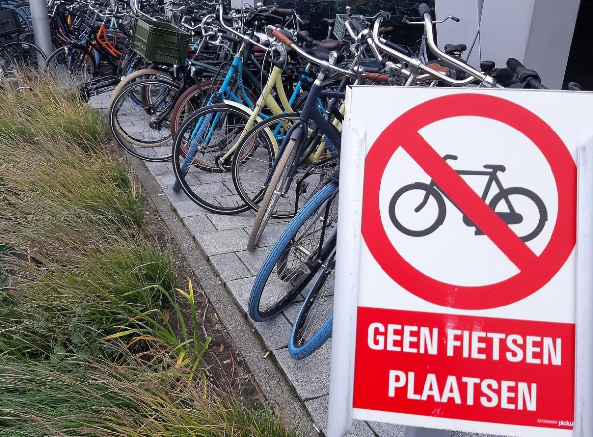 Amsterdam's cycle storage is too full of abandoned bikes - DutchNews.nl