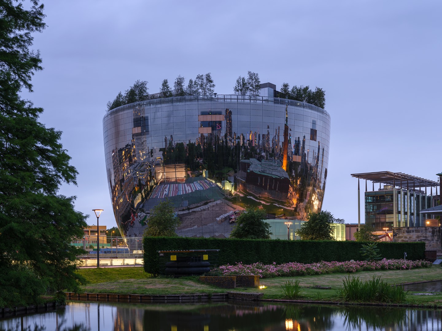 Stylish storage: world’s first publicly accessible art depot opens in ...