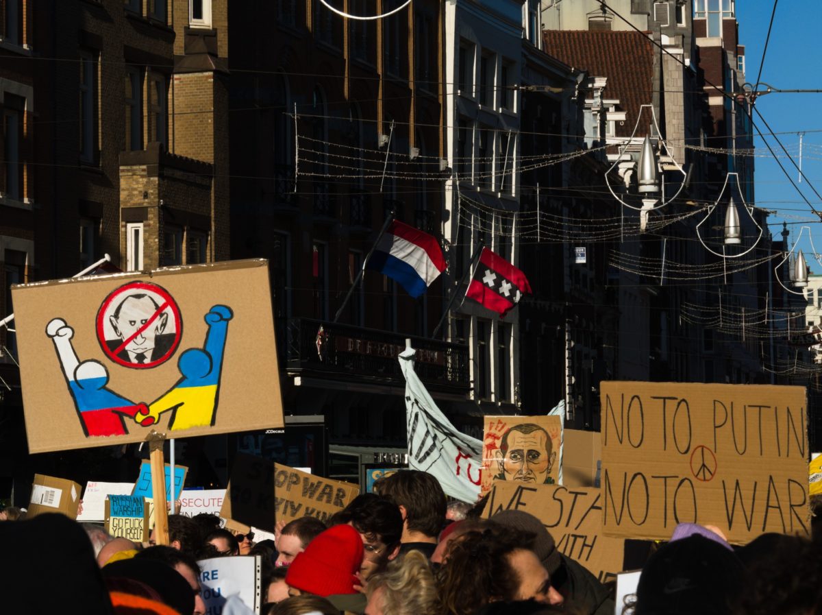 Dutch protests against Russian invasion of Ukraine draws thousands ...