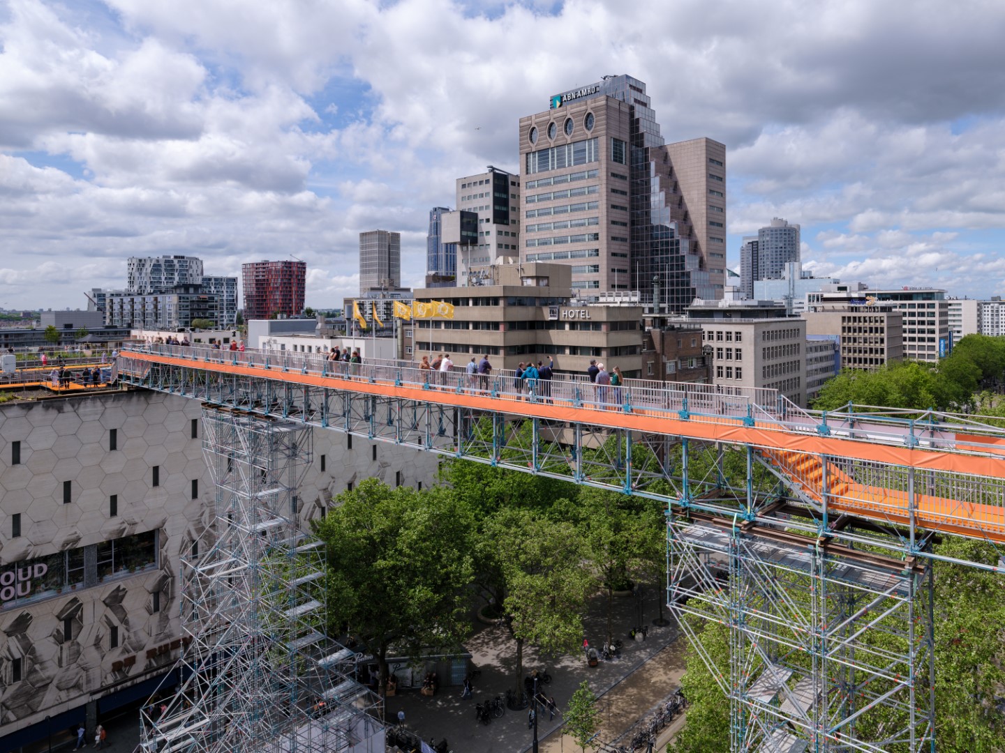 Rotterdam rooftop walkway promotes using extra city space - DutchNews.nl