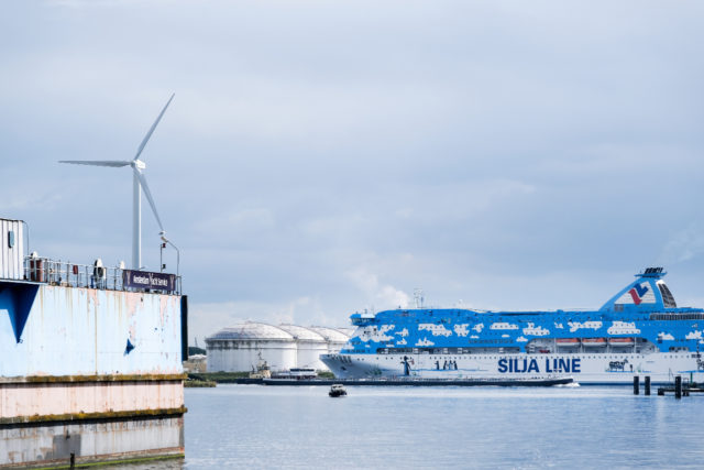 Cruise ship that will house 1,000 asylum seekers docks in Amsterdam ...