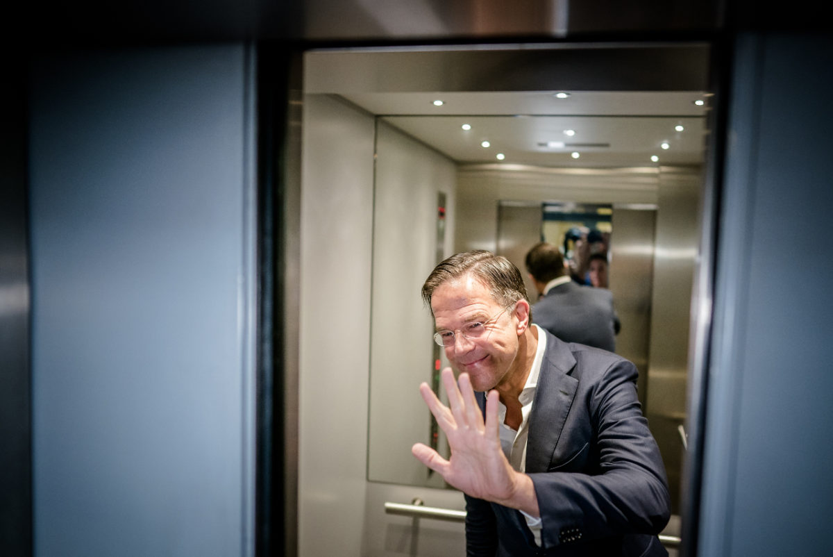 Rutte tries to break deadlock in VVD over asylum seekers as crisis ...