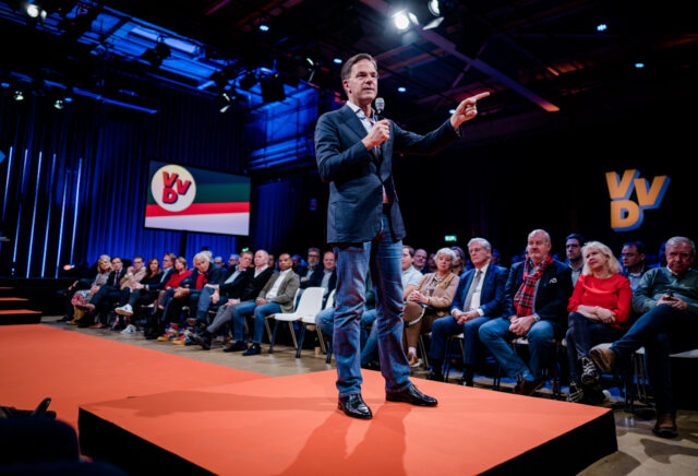 VVD delegates vote by 77% to back asylum accommodation law - DutchNews.nl