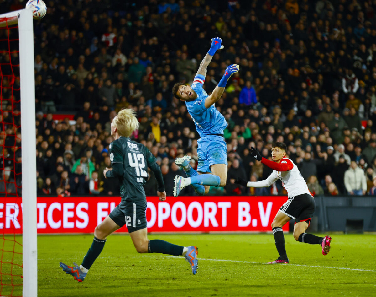Narrow wins for top four keep Eredivisie race in the balance - DutchNews.nl