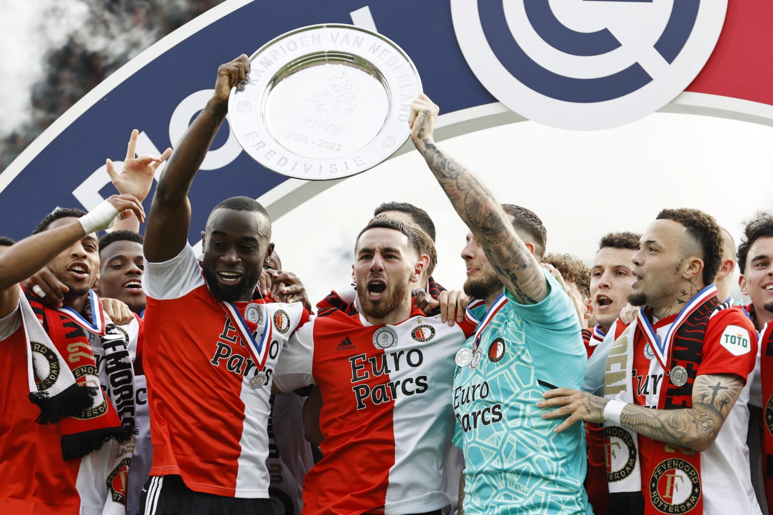 Feyenoord wrap up Eredivisie title, Groningen-Ajax abandoned - DutchNews.nl