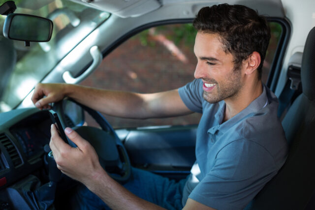 Photos, gaming, meetings - more people use phones while driving ...