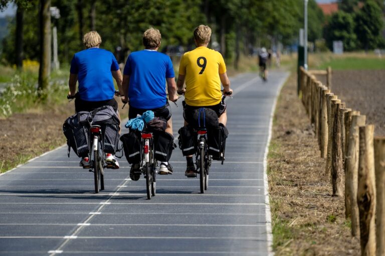 Solar bike path fails to meet electricity targets - again - DutchNews.nl