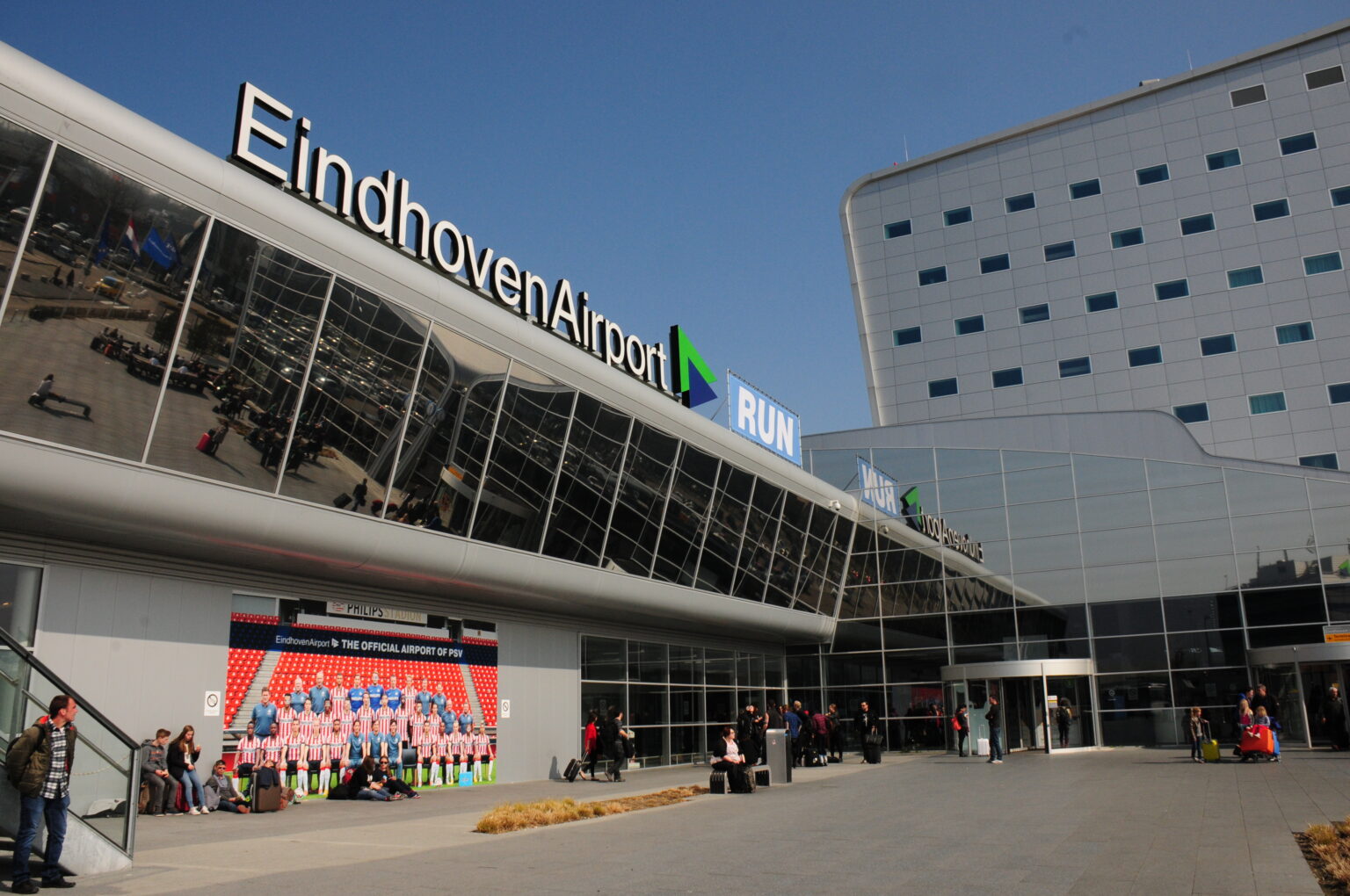 Eindhoven airport processes passenger record, hits flight limit ...