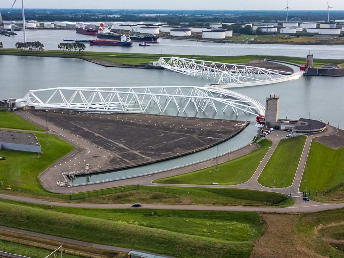 Rotterdam's massive storm surge barrier passes its annual test ...