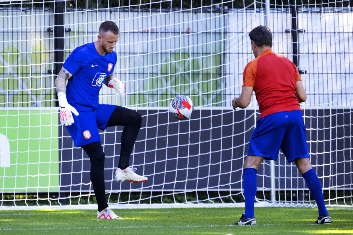 Flekken to start in goal for make-or-break Oranje double header ...