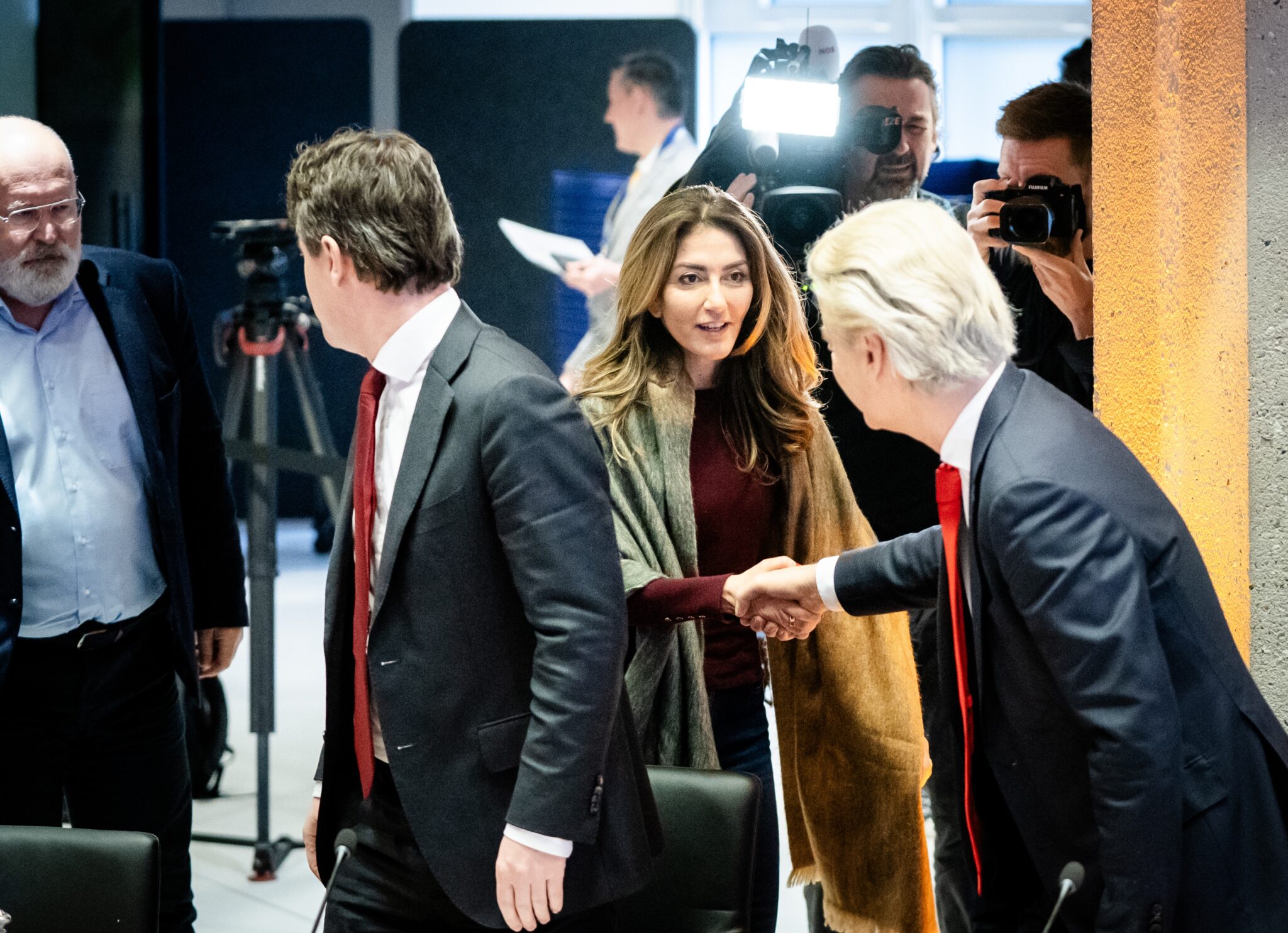 VVD leader Dilan Yesilgöz faces support and criticism over PVV ...