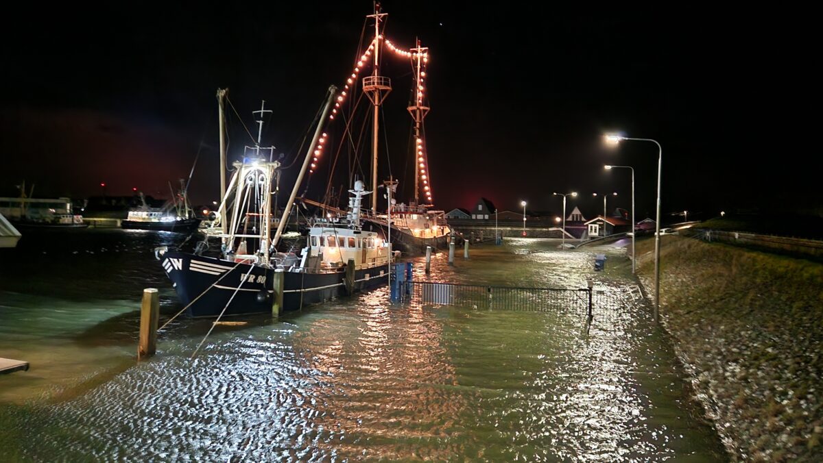 High tides and storm Pia bring flooding to Dutch coastal towns ...