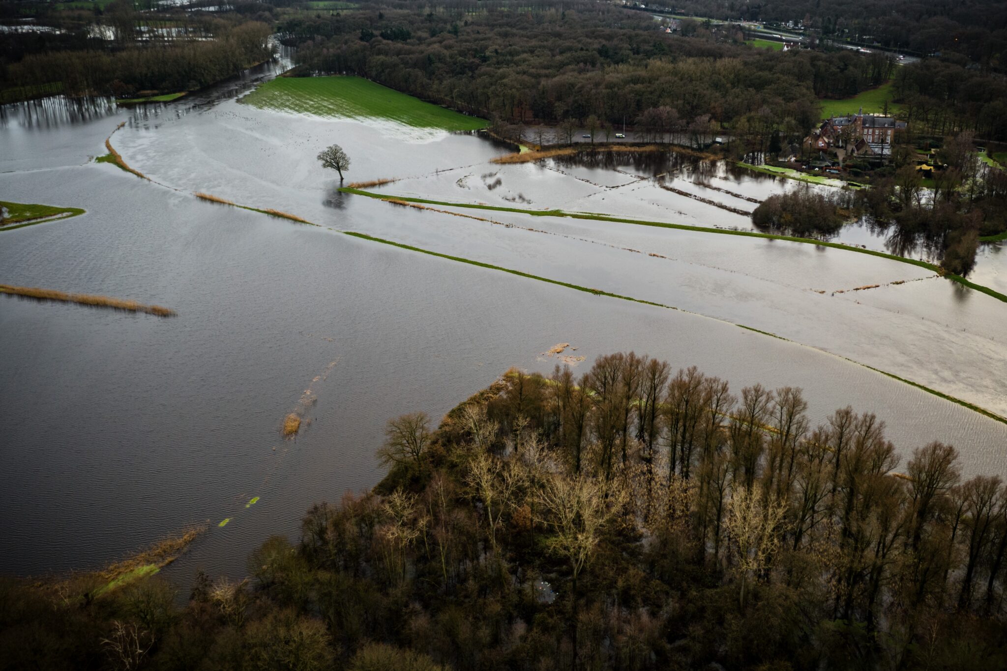 Dutch river water levels reach peak as flood risk continues - DutchNews.nl