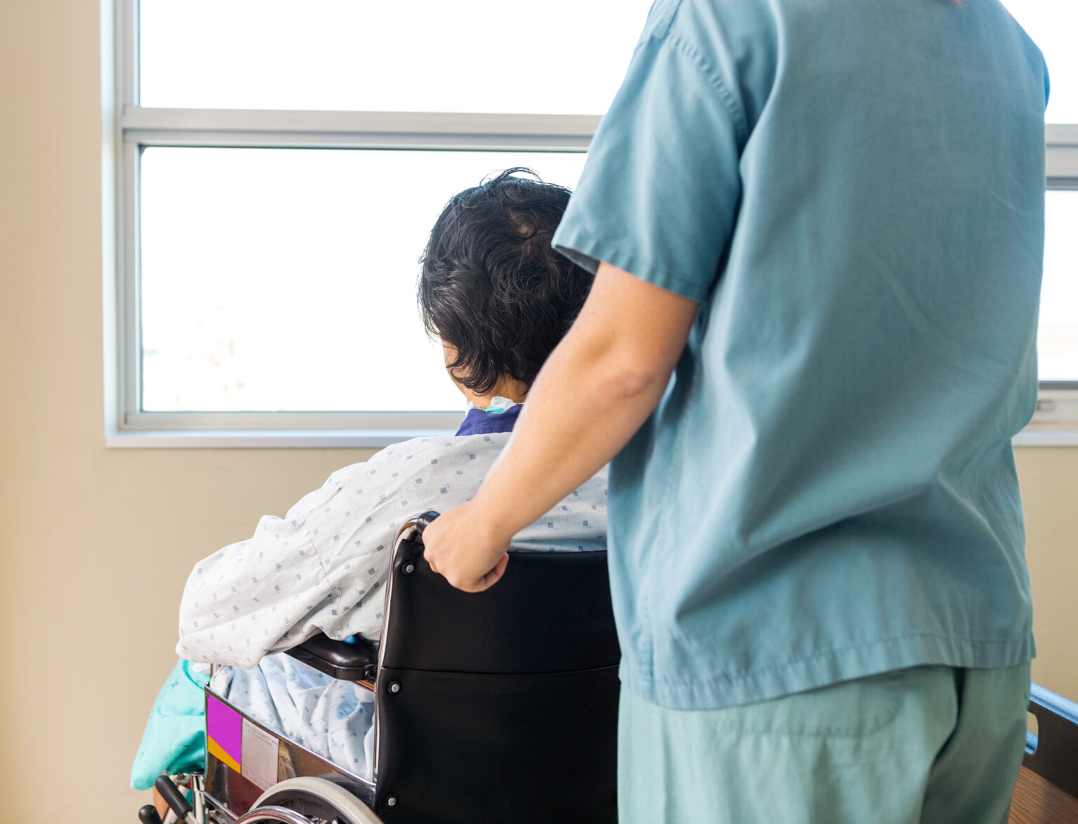Six in 10 healthcare workers still face abuse from patients - DutchNews.nl