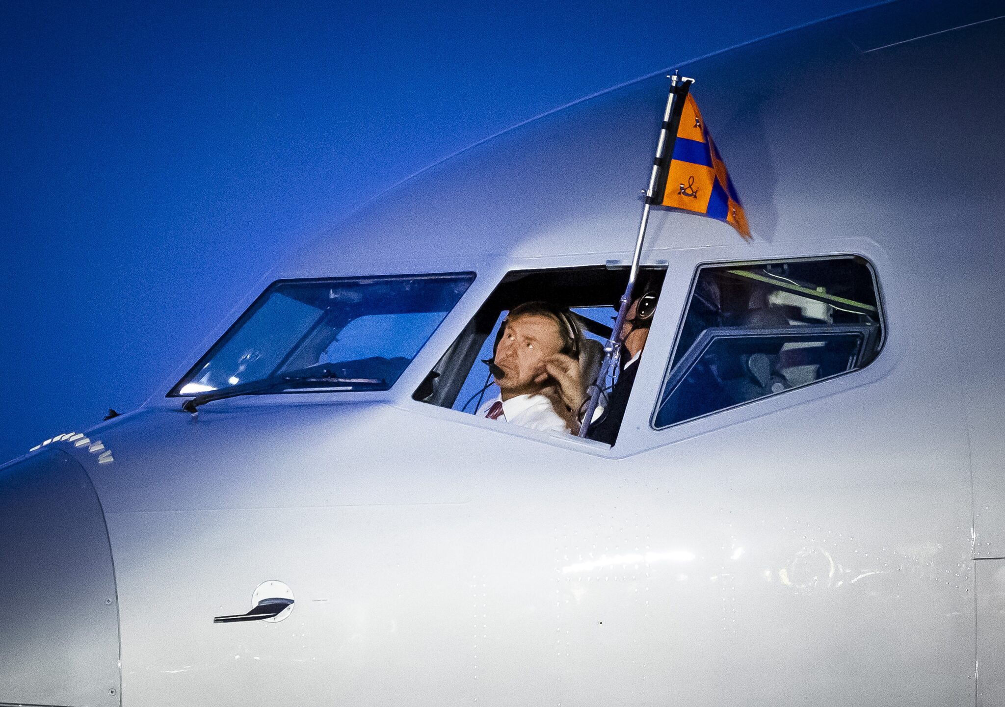Dutch king co-pilots plane to the US for four-day working visit ...
