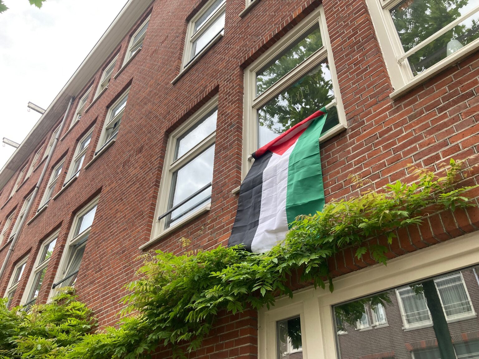 Palestinians with study visas denied consular help to leave Gaza ...