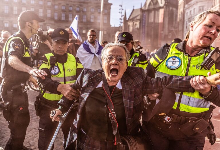 Riot police break up pro-Palestine demo in central Amsterdam - DutchNews.nl