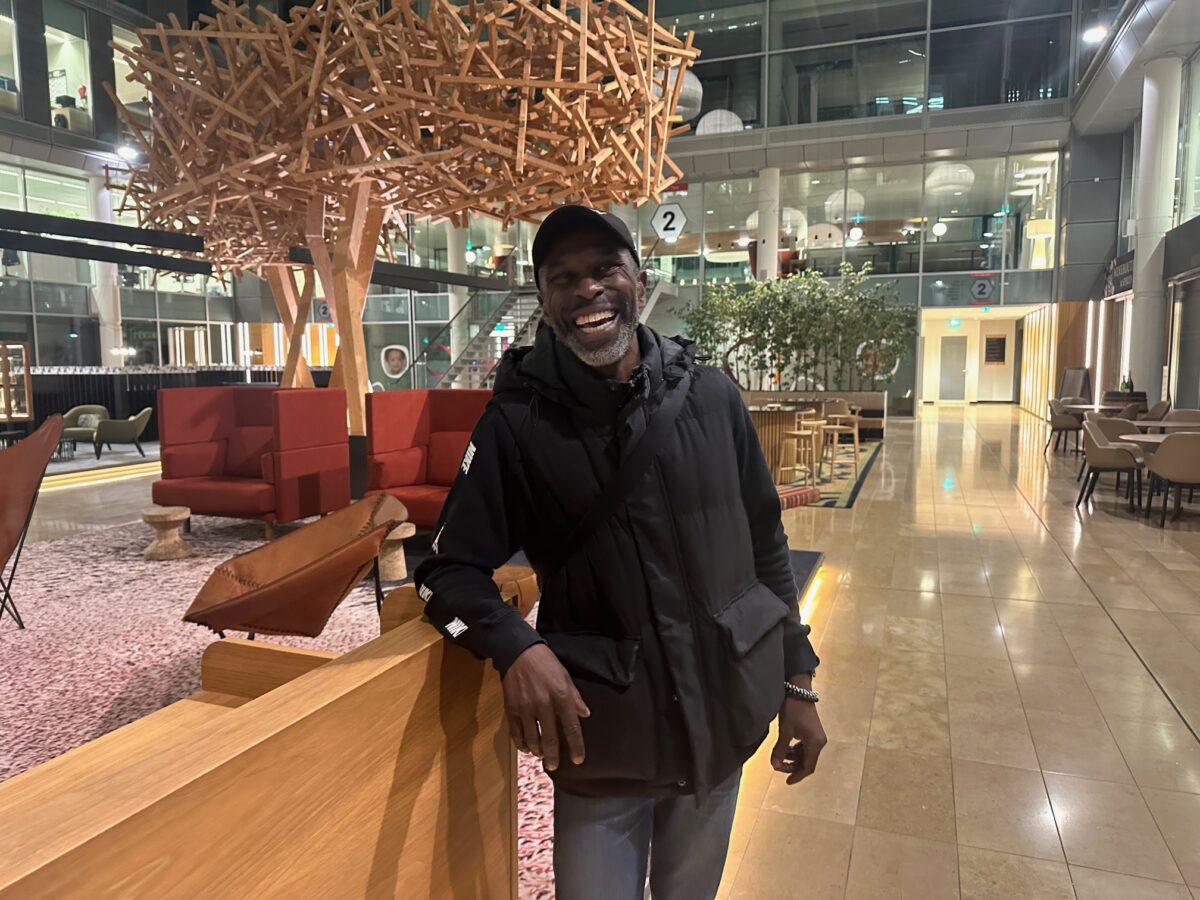 Volunteering as integration: Out of the international “bubble ...