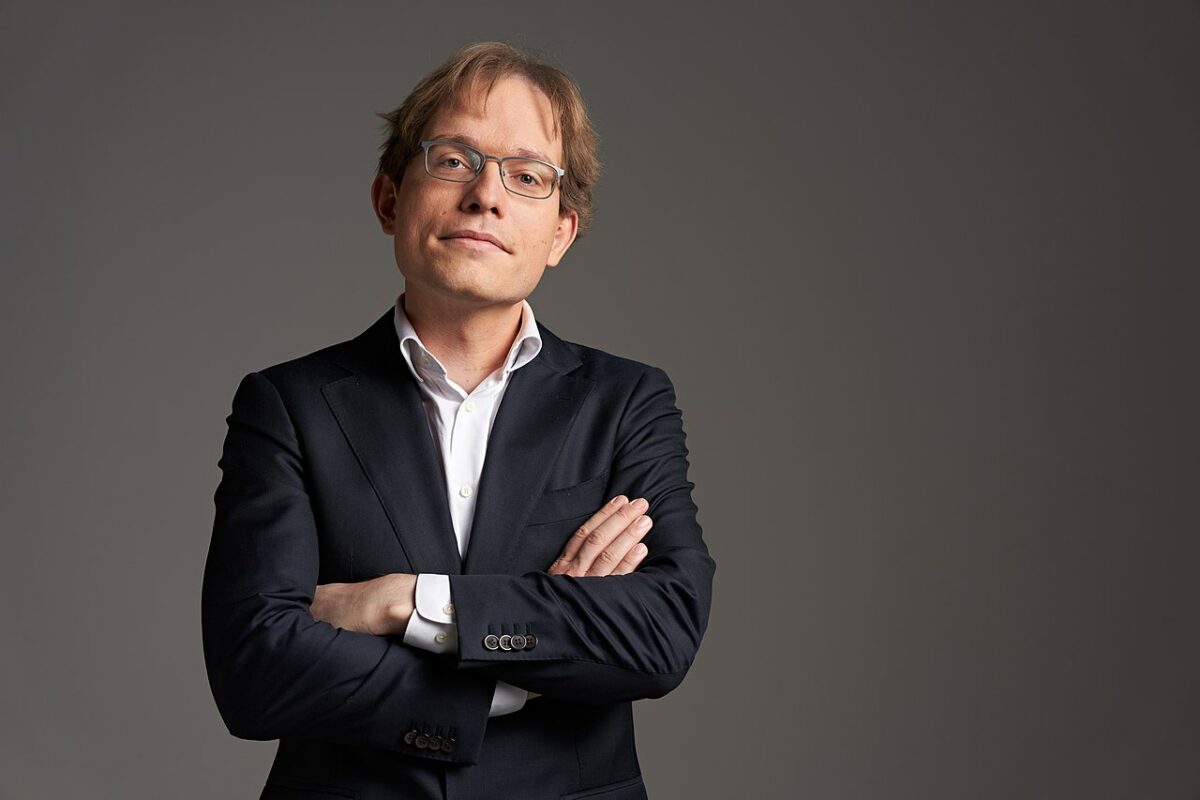 MP Van Houwelingen given suspended fine for "Nazi flag" tweet ...