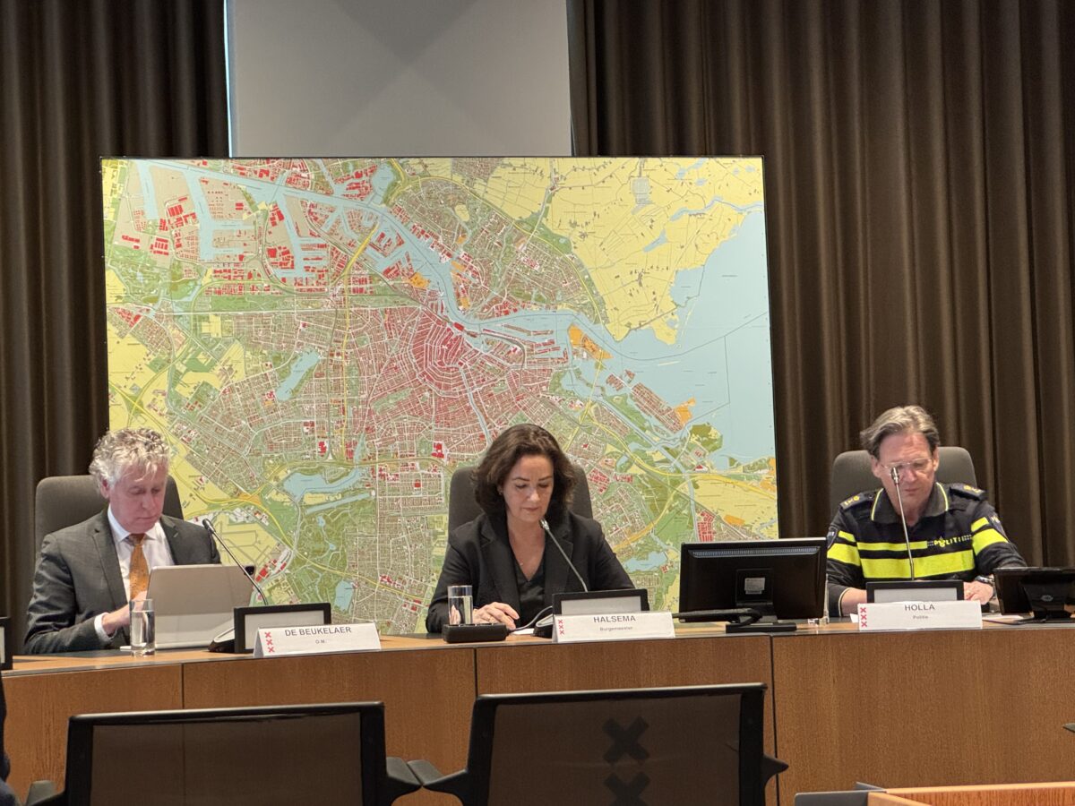 Amsterdam launches crisis line to report confused behaviour - DutchNews.nl