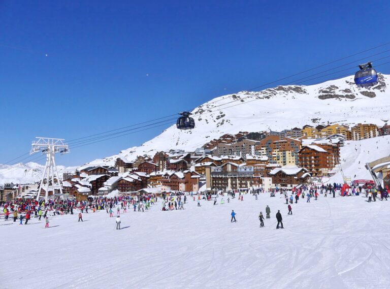 Dutch woman, 21, dies after falling in skiing accident in France ...