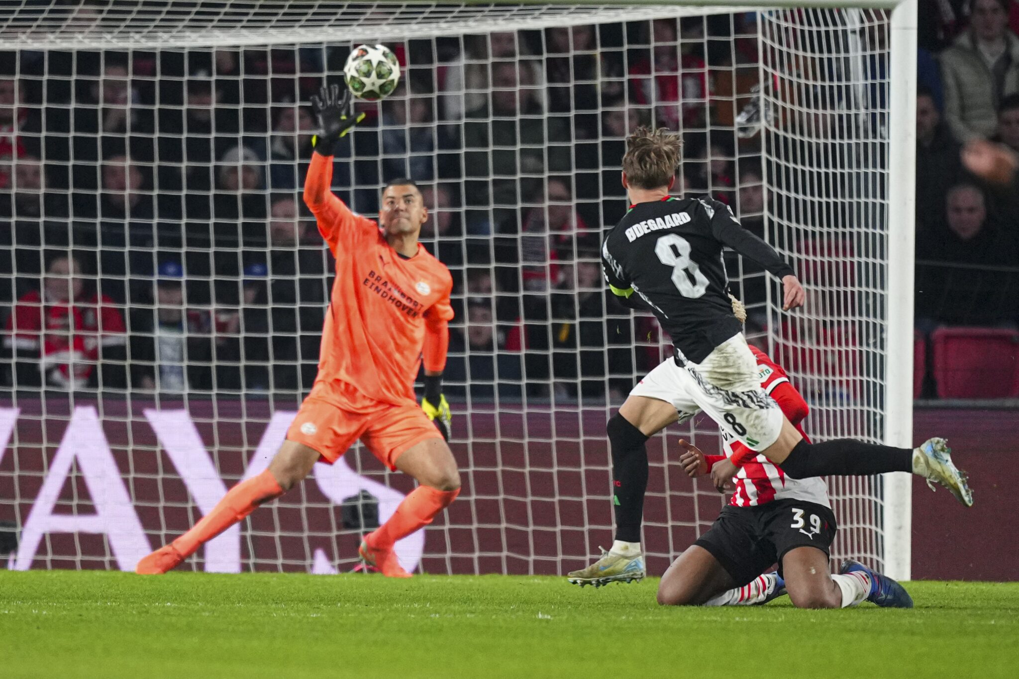 PSV 1-7 Arsenal: Imperious Ødegaard puts PSV to the sword - DutchNews.nl