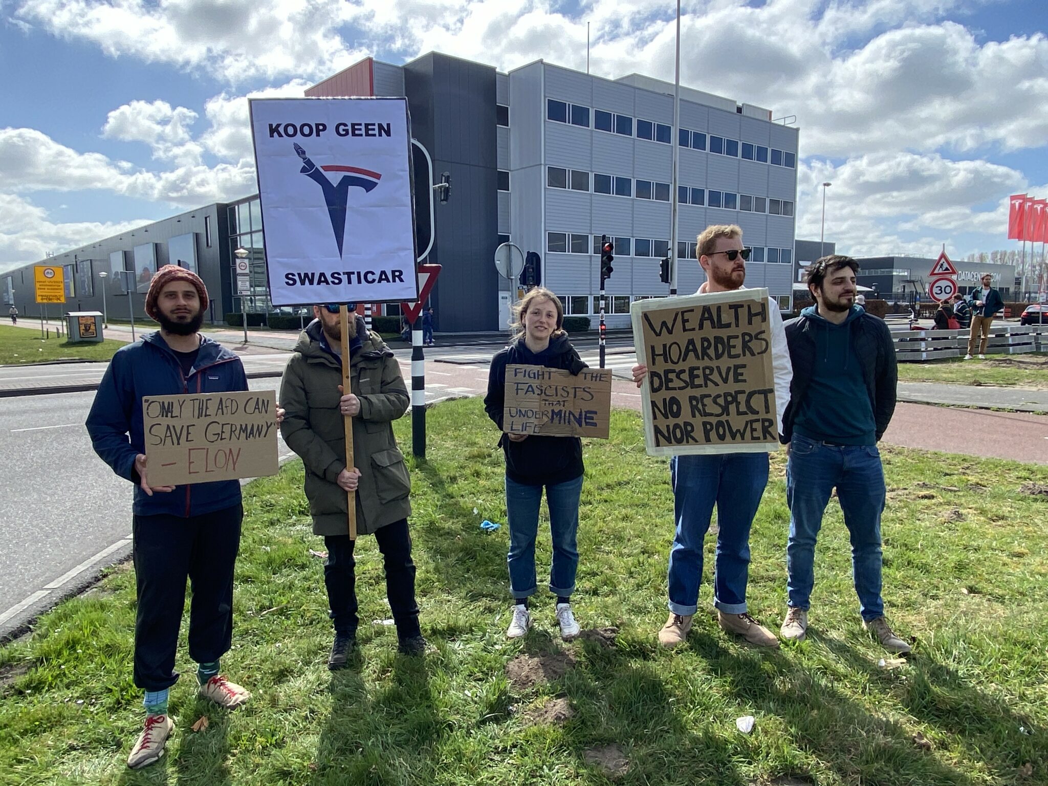 Tesla Takedown demos take place in Amsterdam, Tilburg, The Hague ...