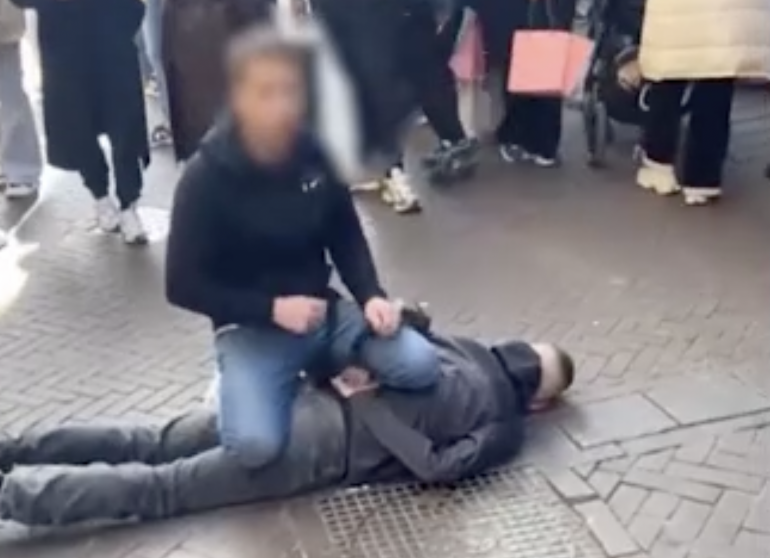 Man who stopped Amsterdam stabbing suspect may be a tourist - DutchNews.nl