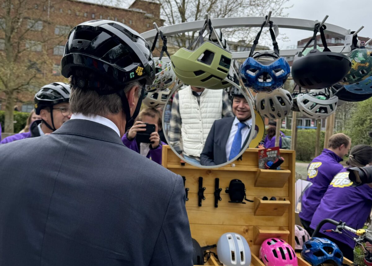 Day of the bike helmet: campaign starts with kids and protests ...