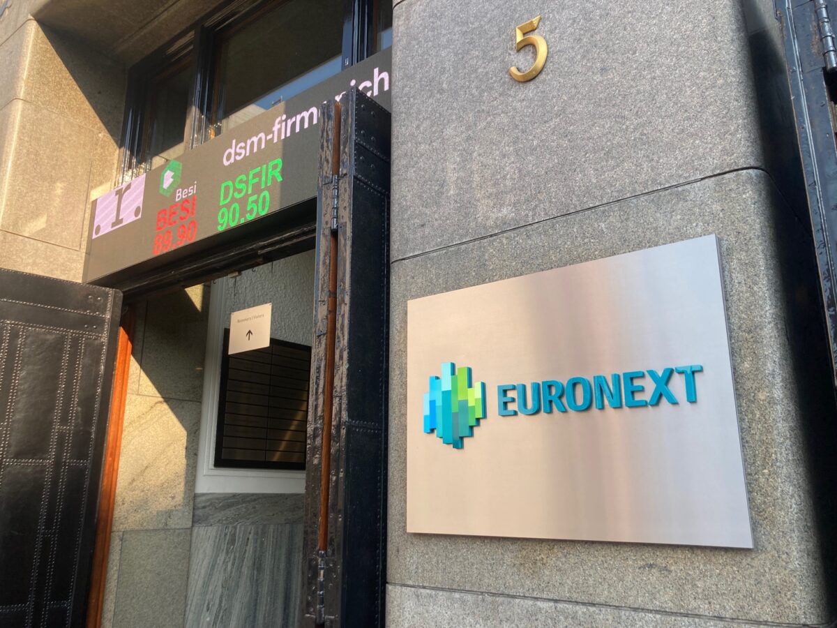 Dutch stocks slump again as trade war with the US heats up - DutchNews.nl