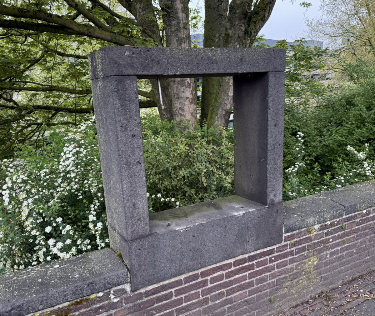 New John Frost bridge memorial is wrecked by vandals - DutchNews.nl