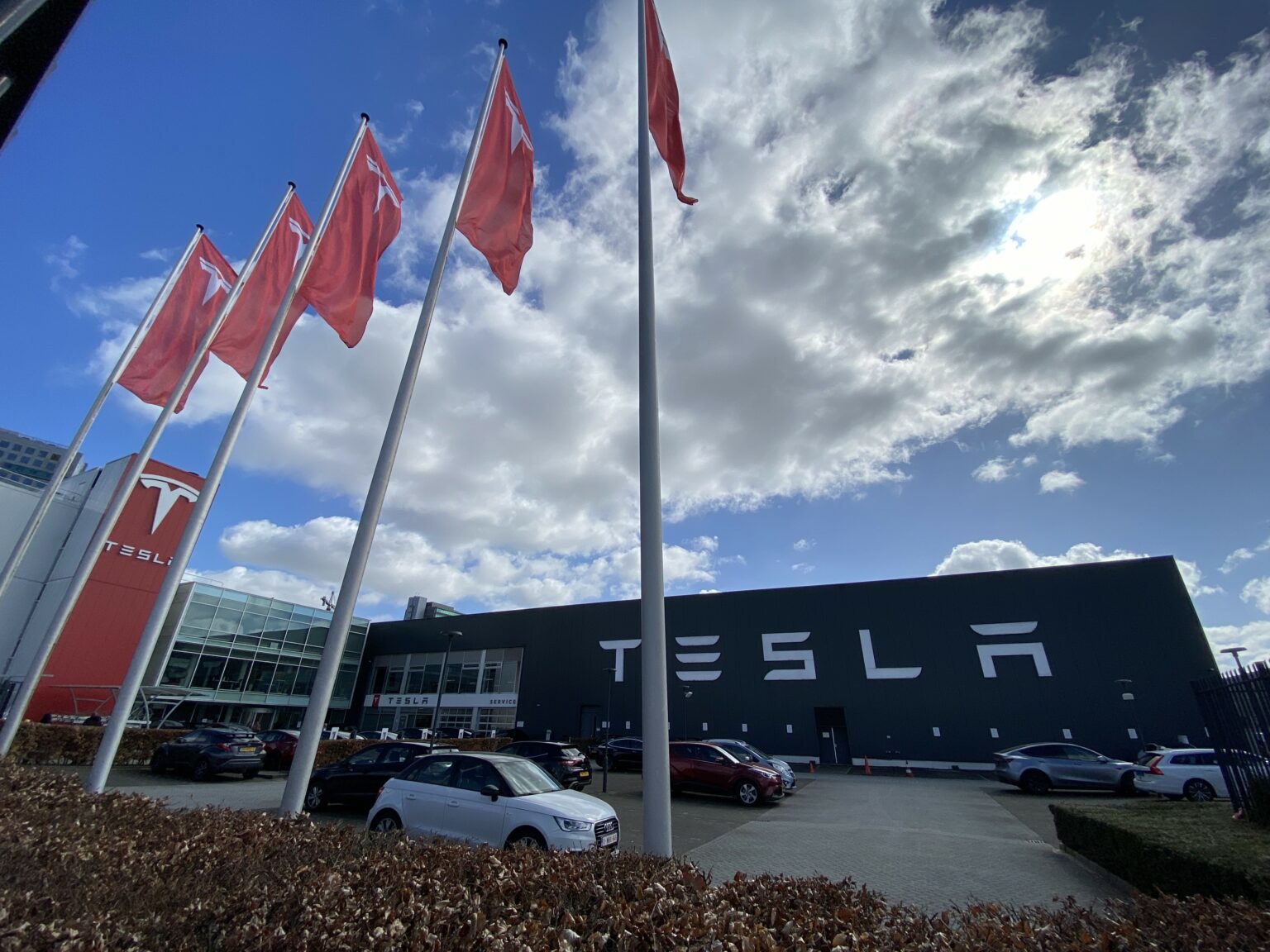 Tesla’s Autopilot "approved in Netherlands through loophole" - DutchNews.nl