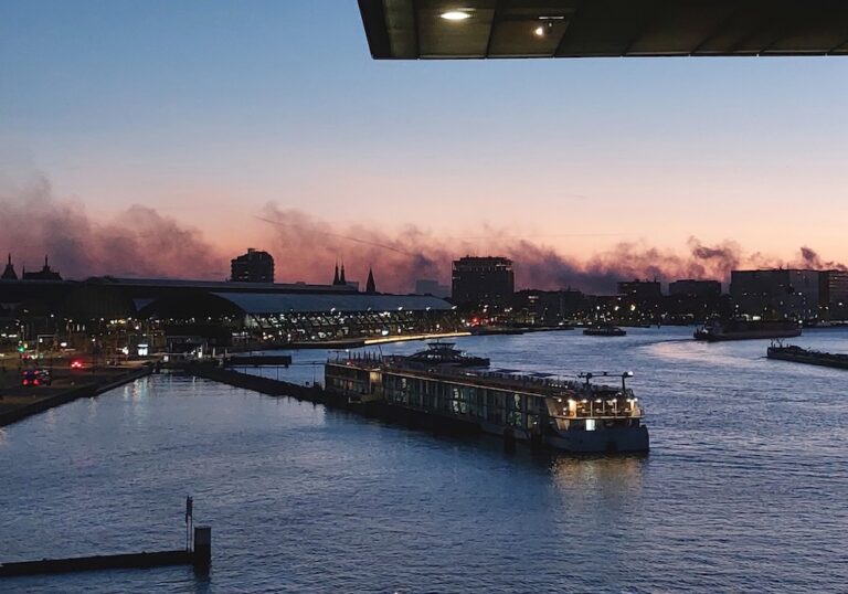NL Alerts issued for Amsterdam as cargo ship fire continues - DutchNews.nl