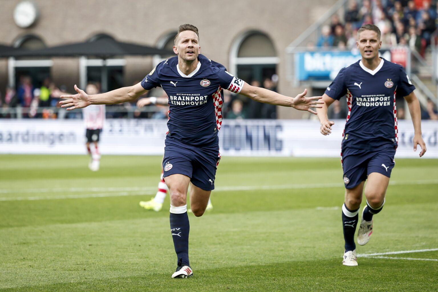 Veterans’ day as PSV’s Perisic and De Jong seal Eredivisie title ...