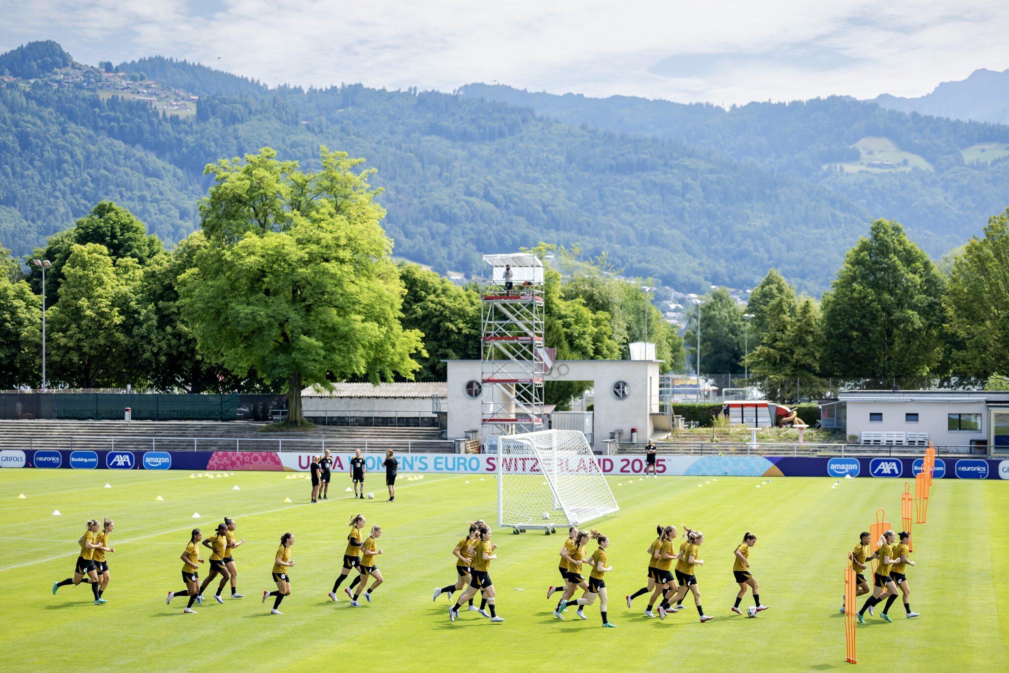 The Netherlands' population hits 18 million, 16% born abroad - DutchNews.nl