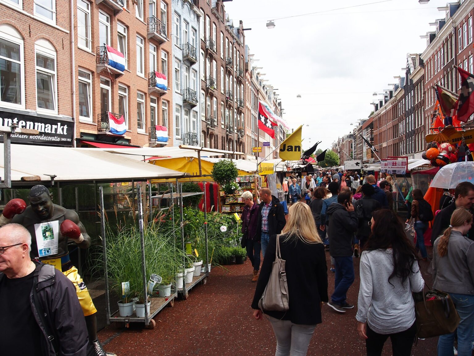 Arrests at Amsterdam street market in people smuggling inquiry ...