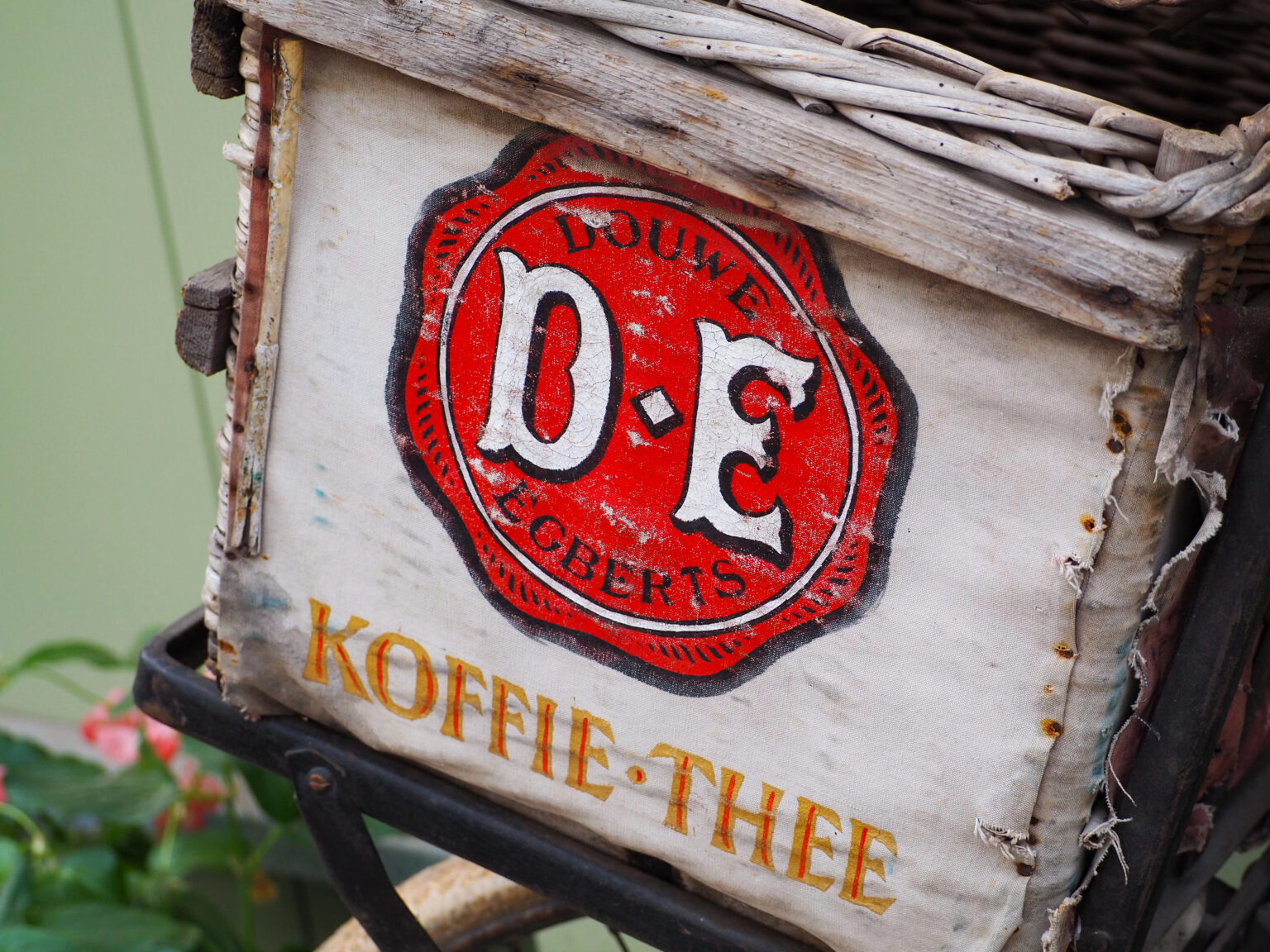 Dutch coffee brand Douwe Egberts bought out by Dr Pepper - DutchNews.nl