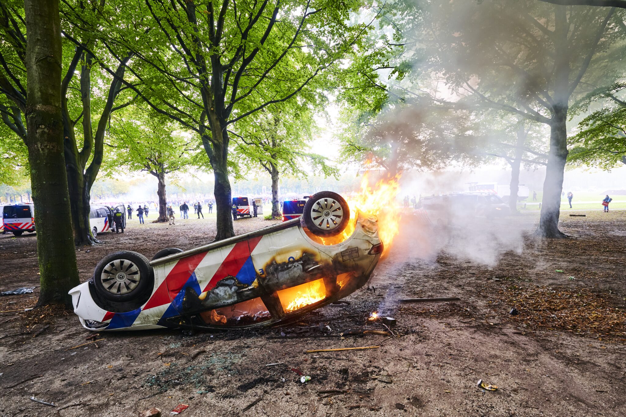 Politicians condemn riots at anti-immigration demo in The Hague ...