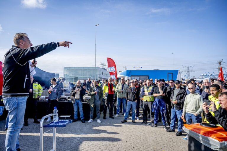 Striking Rotterdam dock workers back to work after court order ...