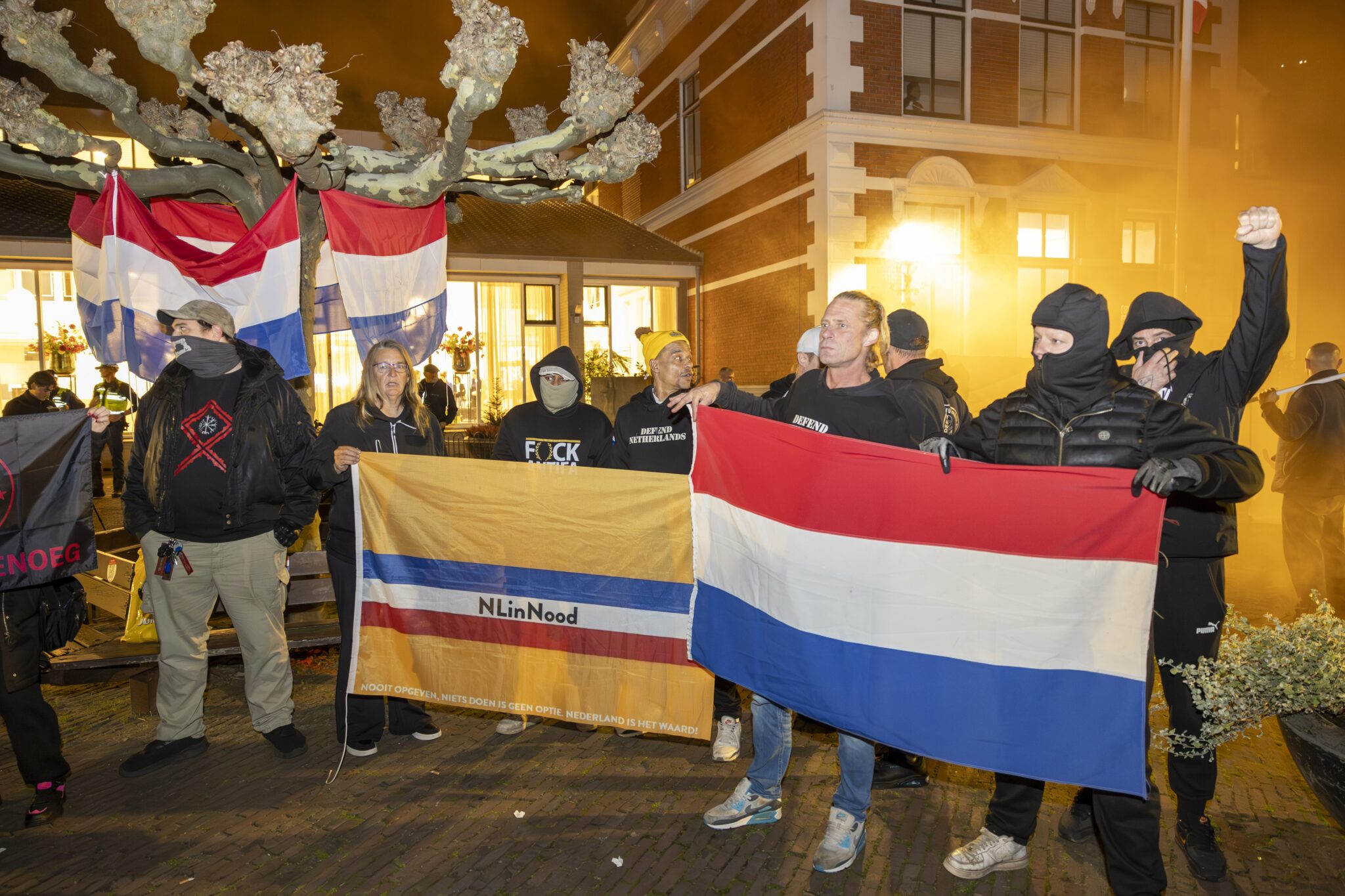 Police end violent protest against asylum centre in Uitgeest - DutchNews.nl