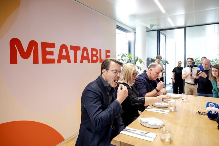 Investor chops out Dutch lab-grown meat firm Meatable - DutchNews.nl