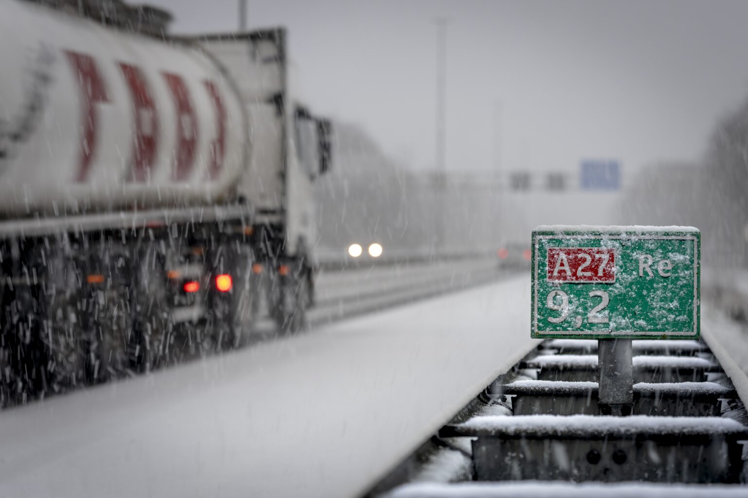 Schiphol grounds all flights as Netherlands hit by heavy snow ...
