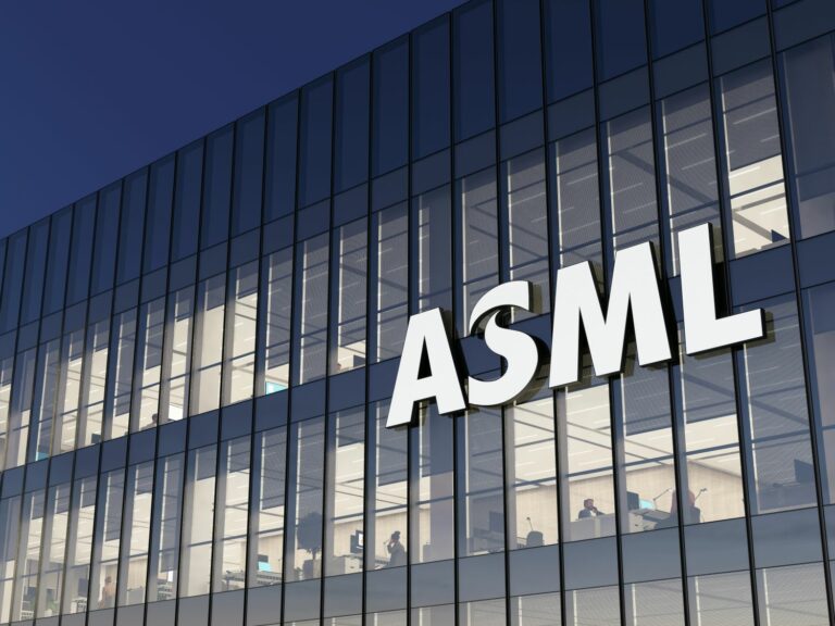 ASML lifts sales forecast by billions as AI outruns supply - DutchNews.nl