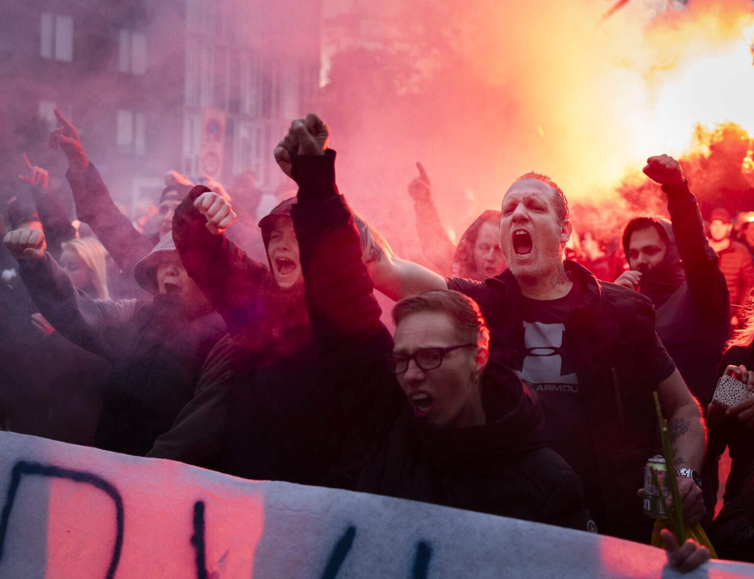Anti-refugee protests continue in Loosdrecht and Den Bosch - DutchNews.nl