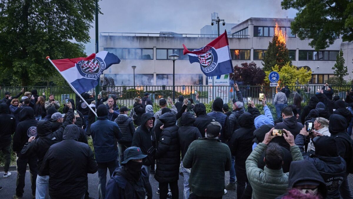 Arson and arrests as anti-asylum protests escalate - DutchNews.nl